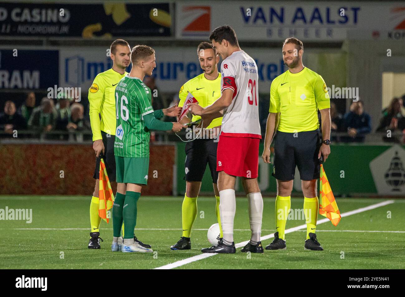 Joey waleveld assistent scheidsrechter knvb hi-res stock photography ...