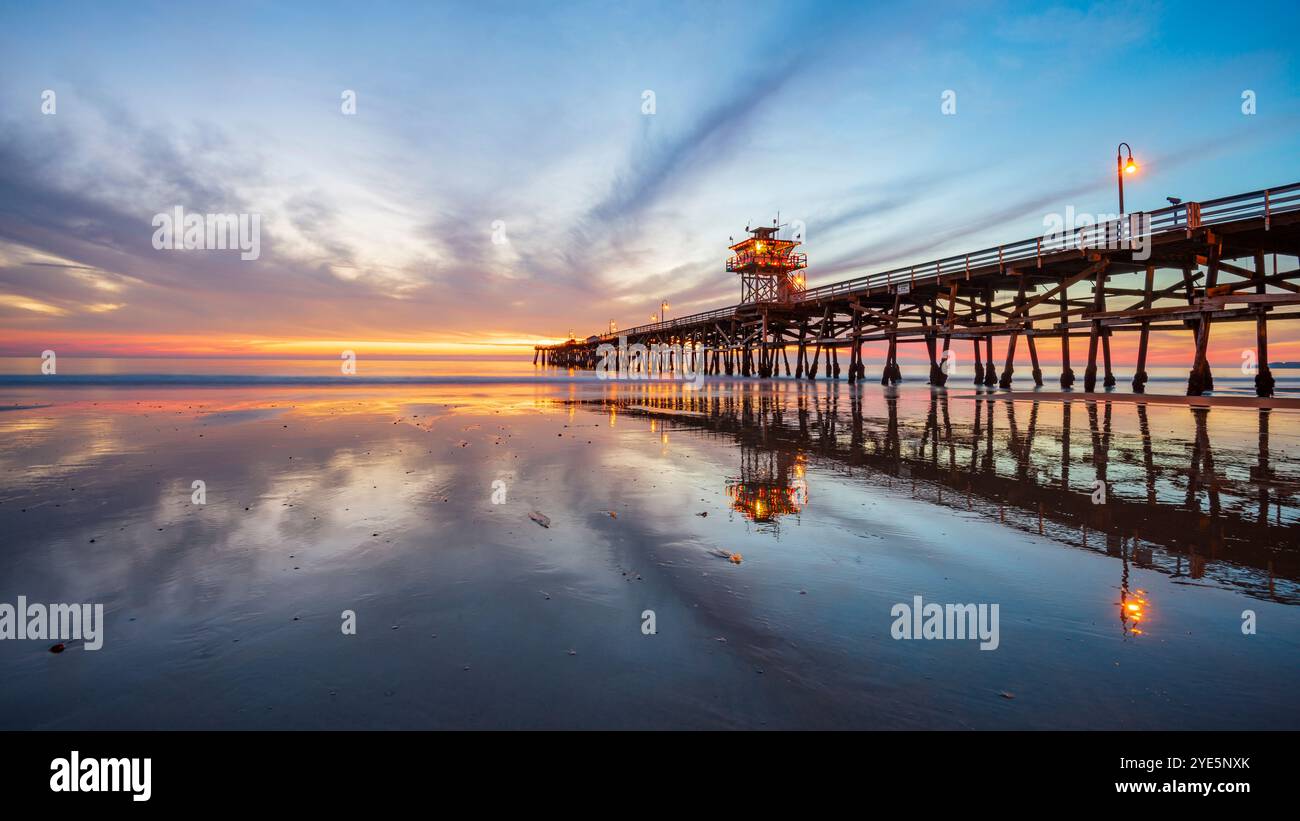 San clemente pier orange hi-res stock photography and images - Alamy