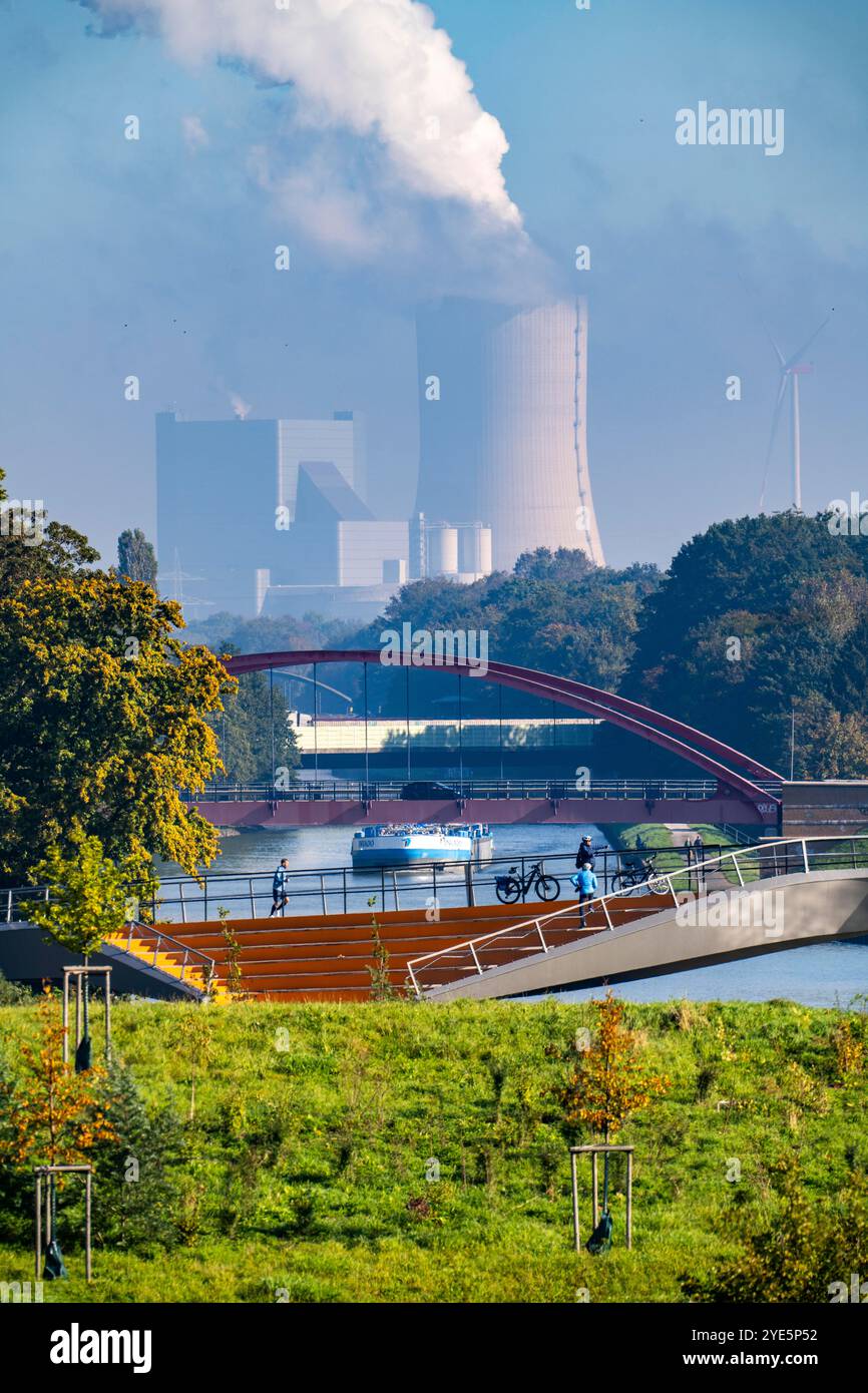 New bridge over the Rhine-Herne Canal and the Emscher, jump over the ...