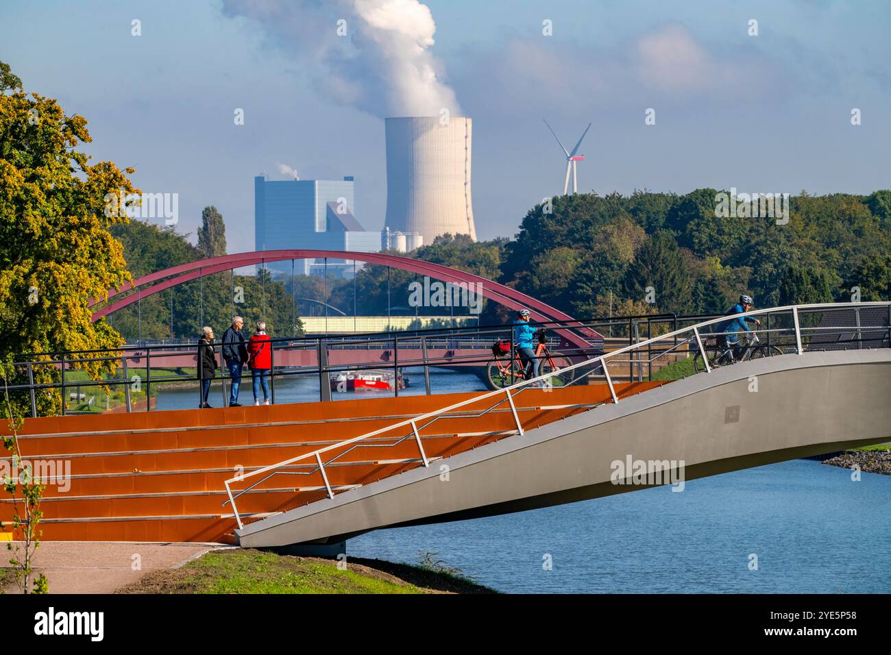 New bridge over the Rhine-Herne Canal and the Emscher, jump over the ...