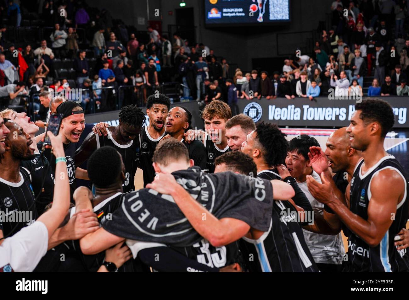 Veolia Towers Hamburg beim Huddle, jubelt/Jubel nach Sieg/Spielende, GER, Veolia Towers Hamburg ...