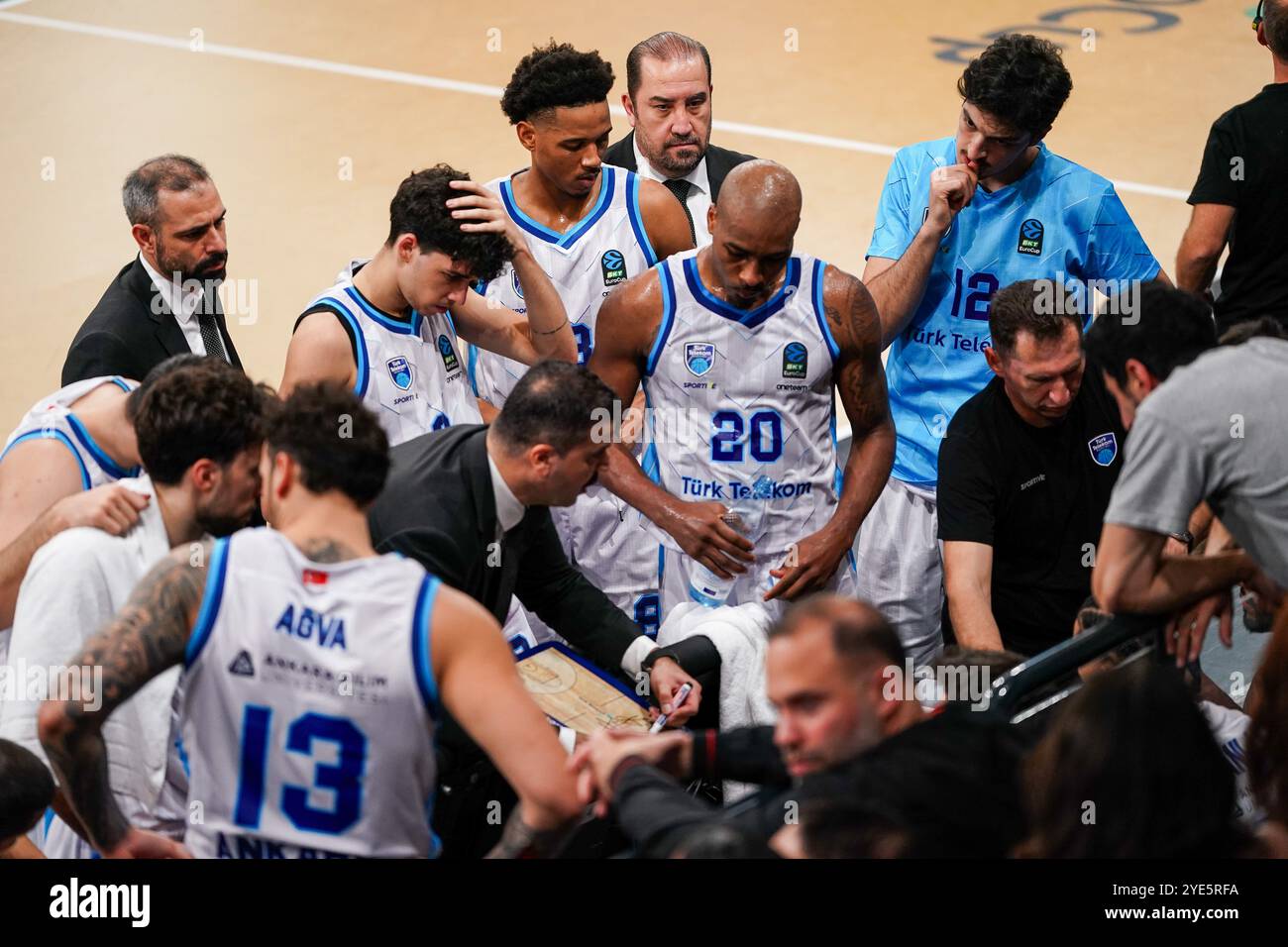 Erdem Can (Turk Telekom Ankara, Trainer) gibt Spieler Anweisungen Timeout/Auszeit, GER, Veolia ...