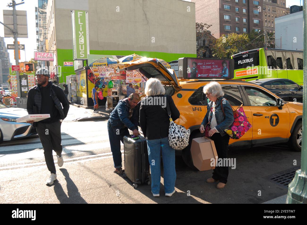 People load luggage into a taxi on the street in Manhattan, New York ...