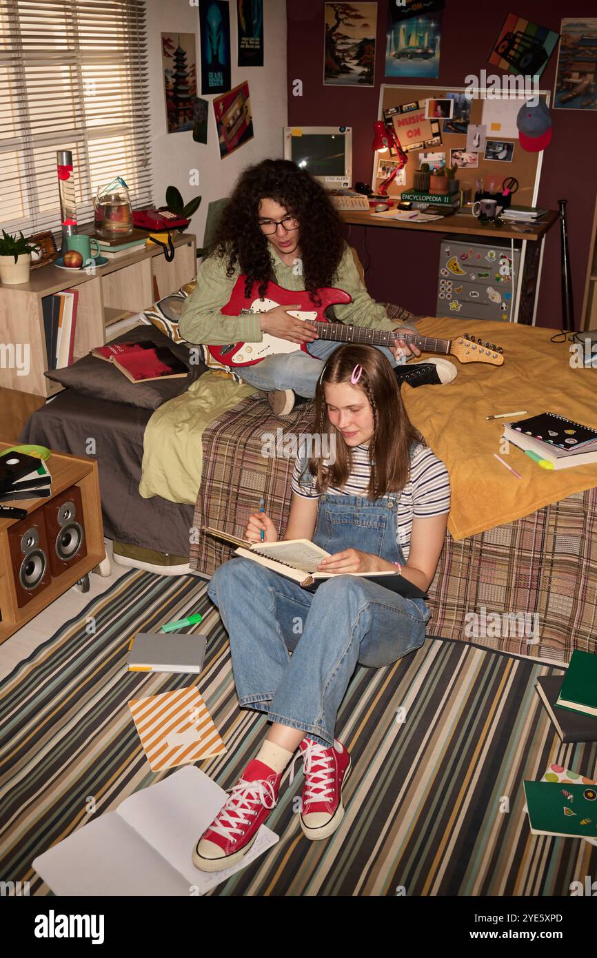 Two girls at a well hi-res stock photography and images - Alamy