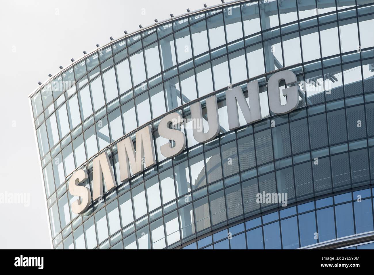 A Samsung logo seen on the building in Warsaw Stock Photo - Alamy