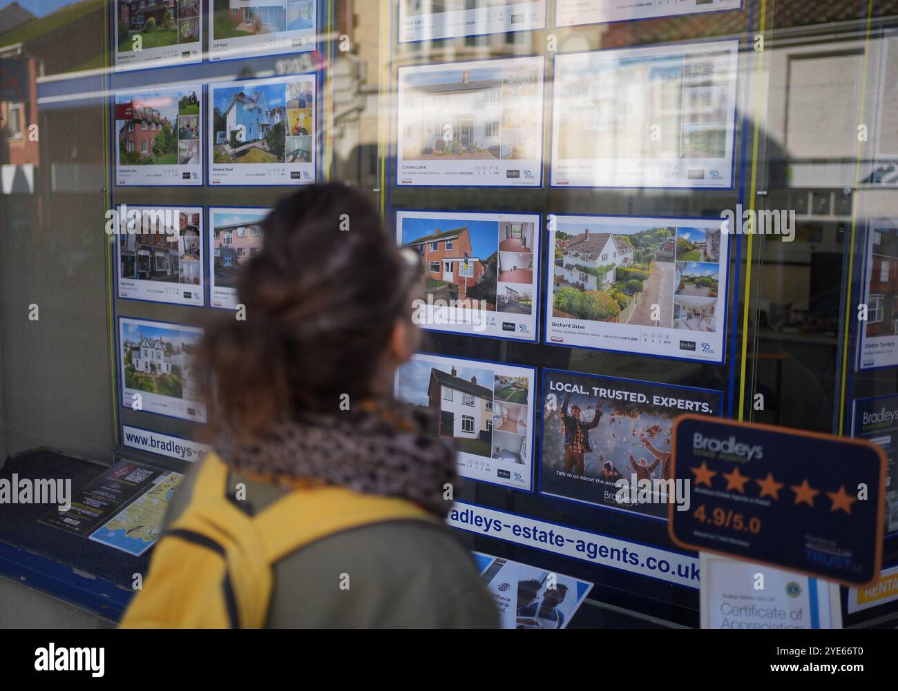 Estate agent signs devon hi-res stock photography and images - Alamy