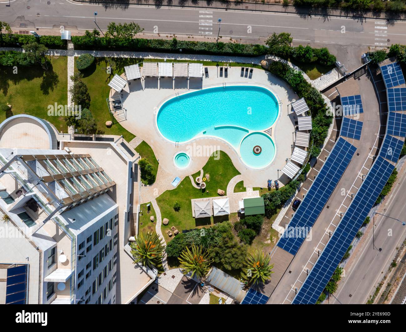 Aerial view swimming pool palm hi-res stock photography and images - Alamy