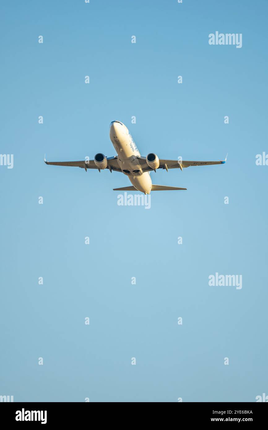 Long-range aircraft Designed for transoceanic flights, they can fly for ...