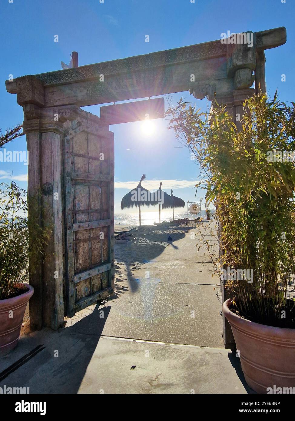 Beach entrances hi-res stock photography and images - Alamy