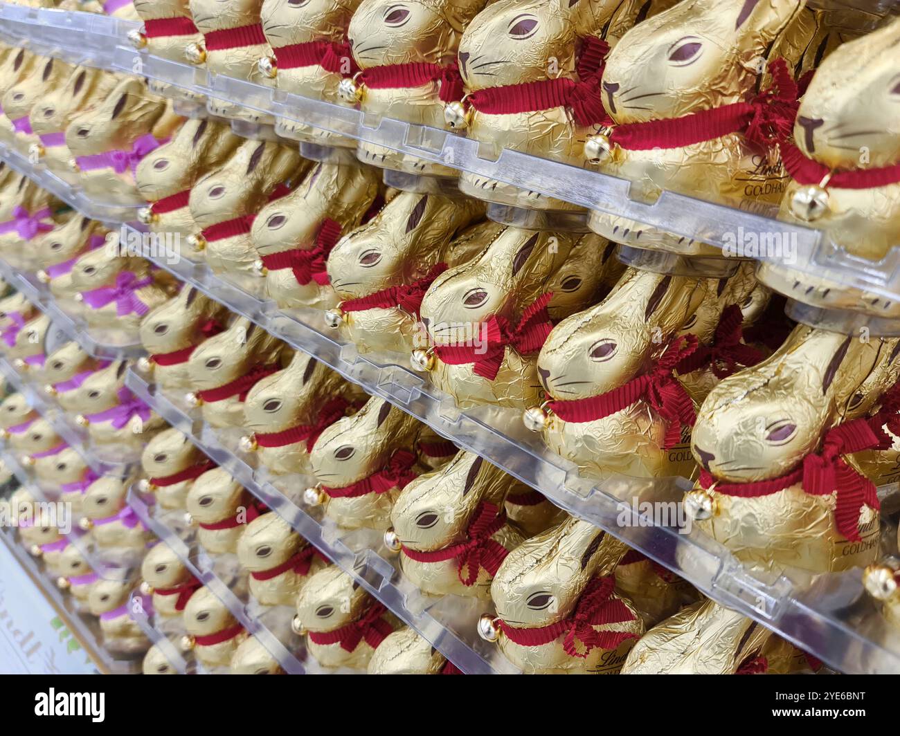 many golden chocolate Easter bunnies in a supermarket Stock Photo - Alamy
