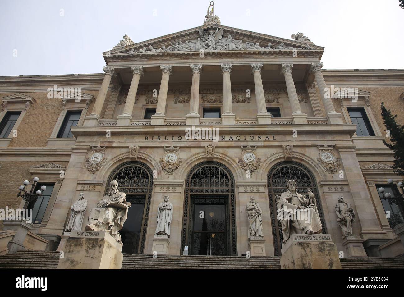 Library sculptures hi-res stock photography and images - Alamy
