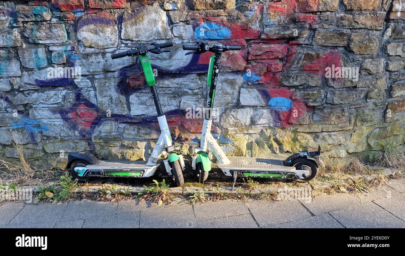 Two graffitis hi-res stock photography and images - Alamy