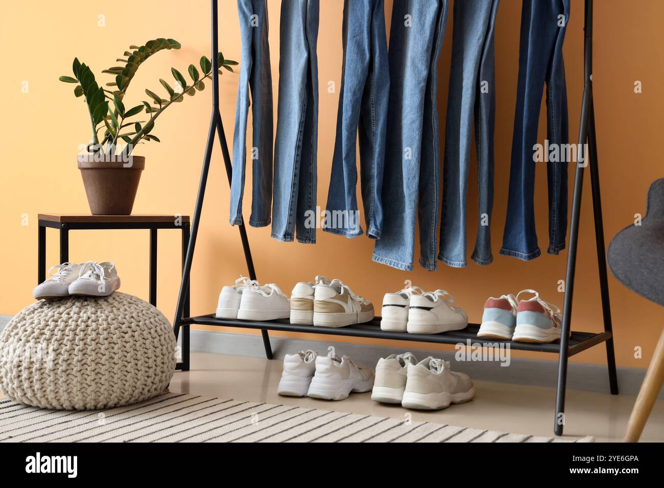 Clothes hanger jeans stand hi-res stock photography and images - Alamy