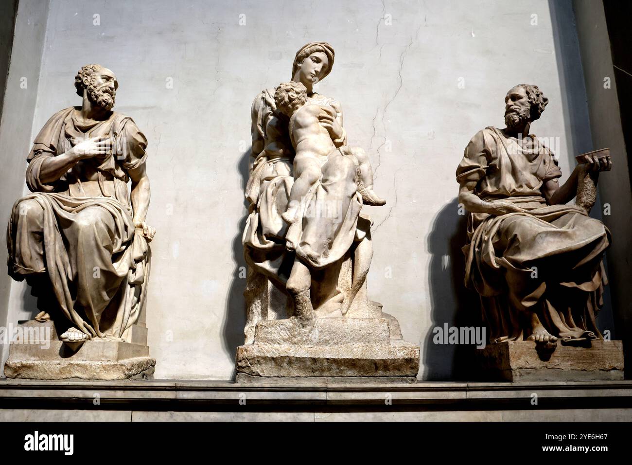 Statue tomb family medici chapel florence italy basilica san lor hi-res stock photography and ...