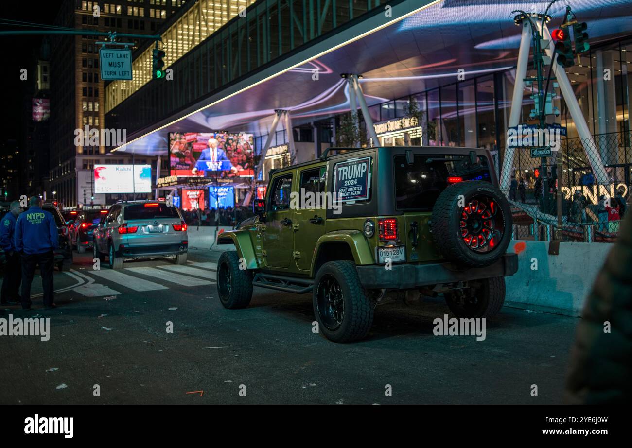 Oct 27 2024 Attendees gather ahead of a campaign event with former US ...