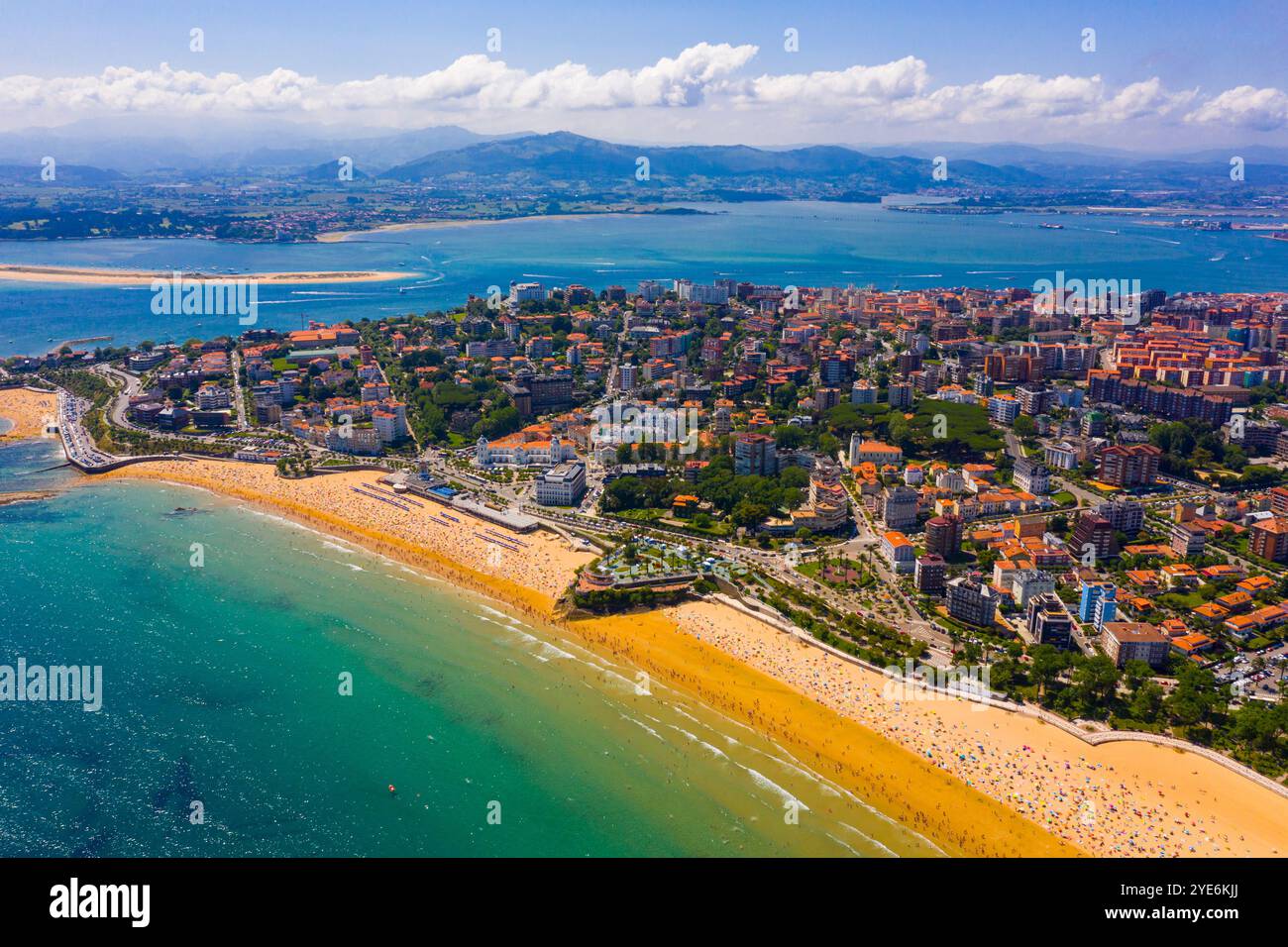 Santander harbour beach cantabria hi-res stock photography and images ...