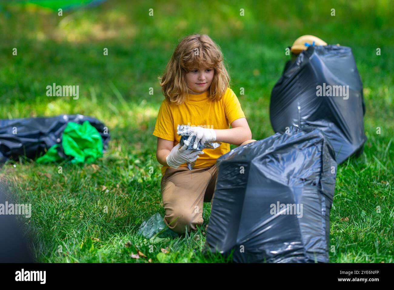 Children cleaning forest litter hi-res stock photography and images - Alamy