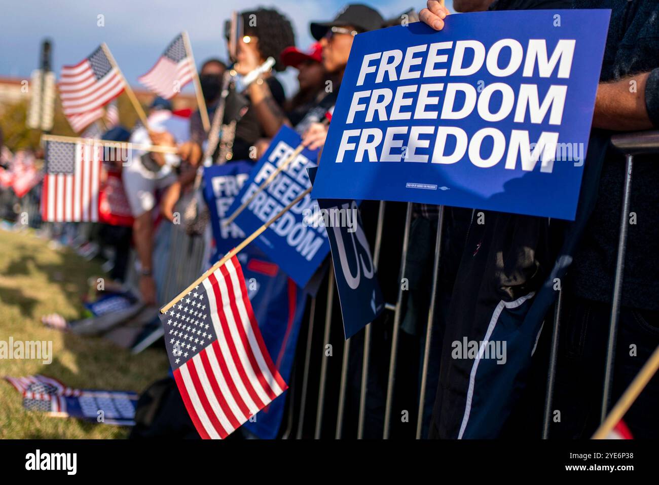Kamala harris campaign posters hi-res stock photography and images - Alamy