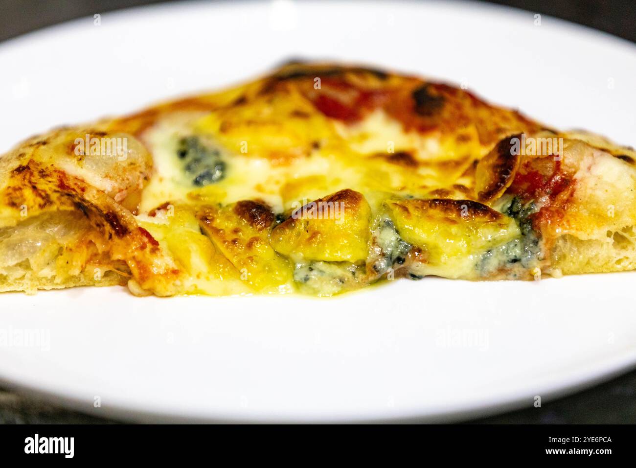 4 queijos pizza hi-res stock photography and images - Alamy