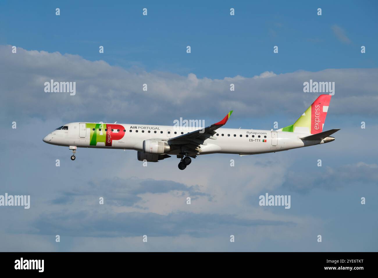TAP Express Embraer E195AR passenger plane landing in Humberto Delgado ...