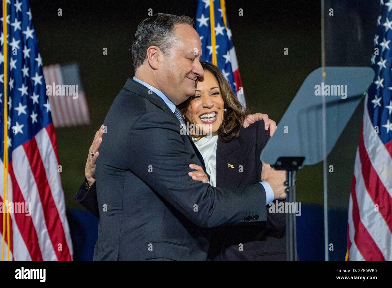 Hug ellipse hi-res stock photography and images - Alamy