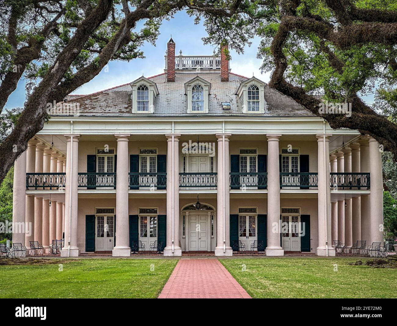 Oak Alley Plantation, Vacherie, St. James Parish, Louisiana, USA Stock ...