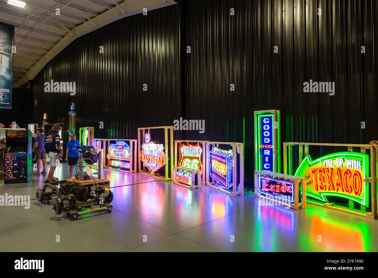 Neon signs art artwork hi-res stock photography and images - Alamy