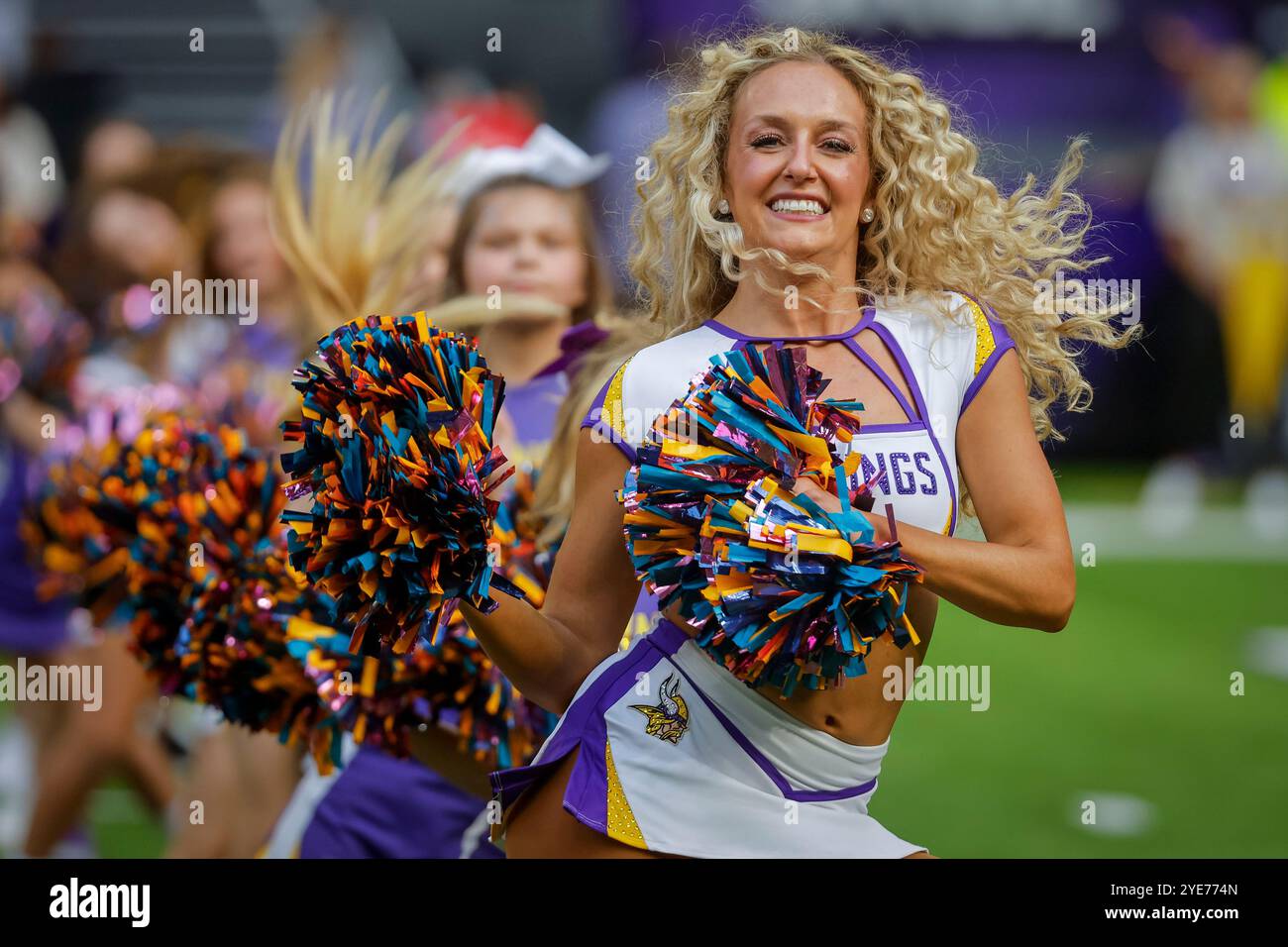 Minnesota Vikings cheerleaders perform before an NFL football game ...