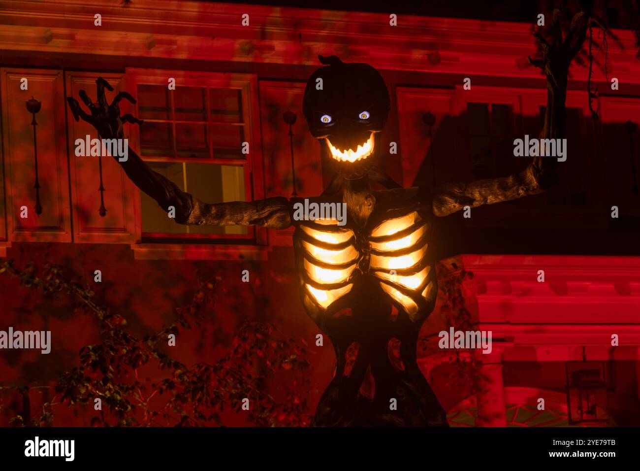 Menacing house hi-res stock photography and images - Alamy