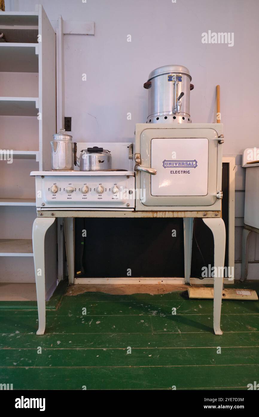 Universal electric stove hi-res stock photography and images - Alamy