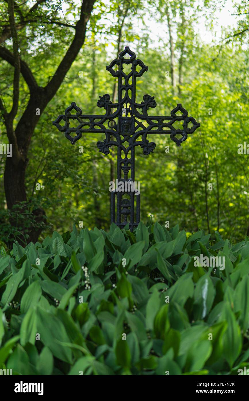 Detail of metal Christian cross in a cemetery Stock Photo - Alamy
