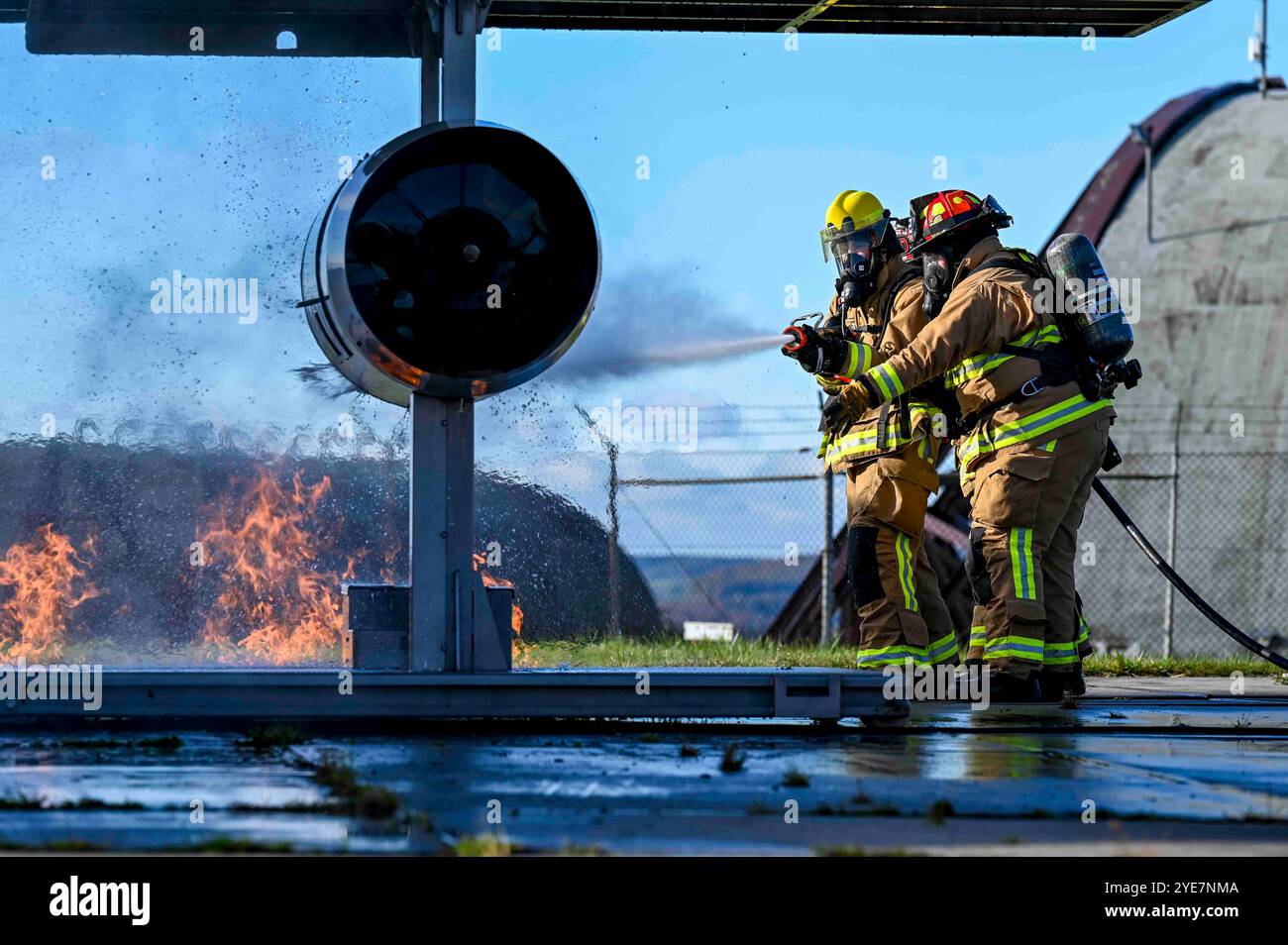 Us air force flight engineer hi-res stock photography and images - Alamy