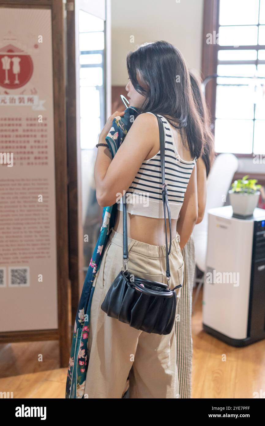 Two Taiwanese women in their 30s are trying on traditional Chinese ...