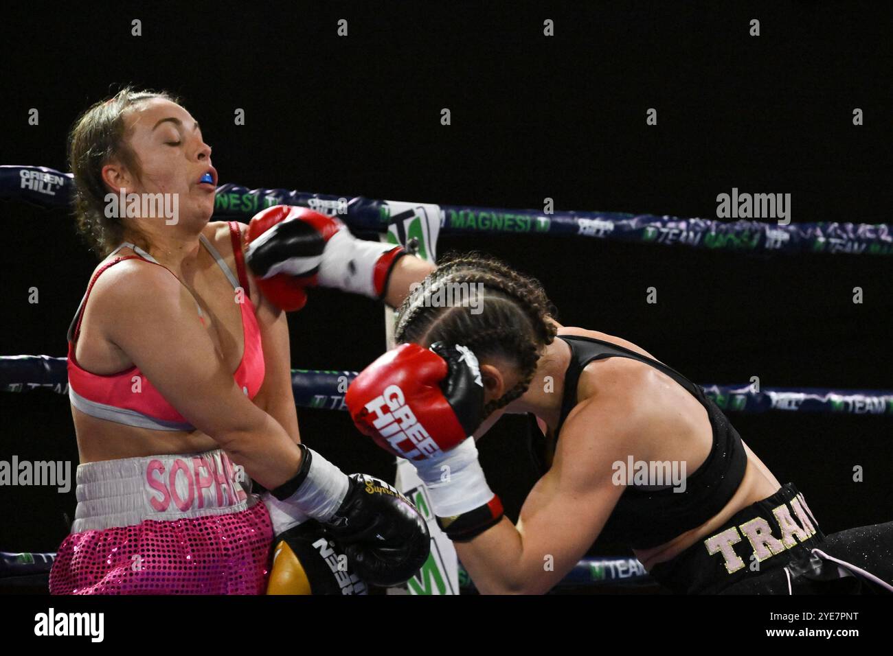 Noemi Traniello (ITA) vs Sophie Varley (GBR) 6x2 mini flyweight match ...