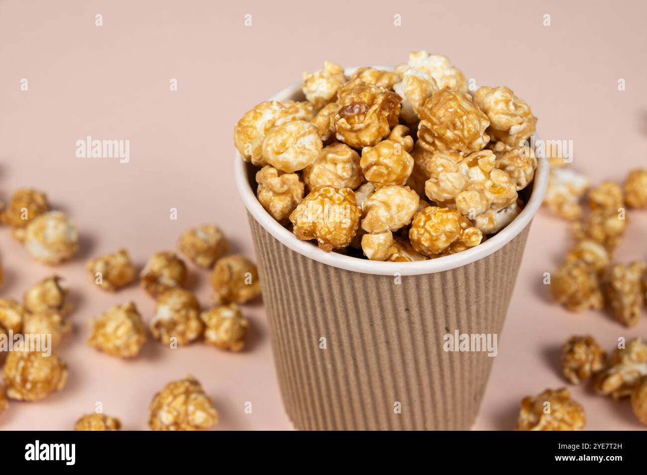 Sweet caramelized popcorn in a bucket Stock Photo - Alamy