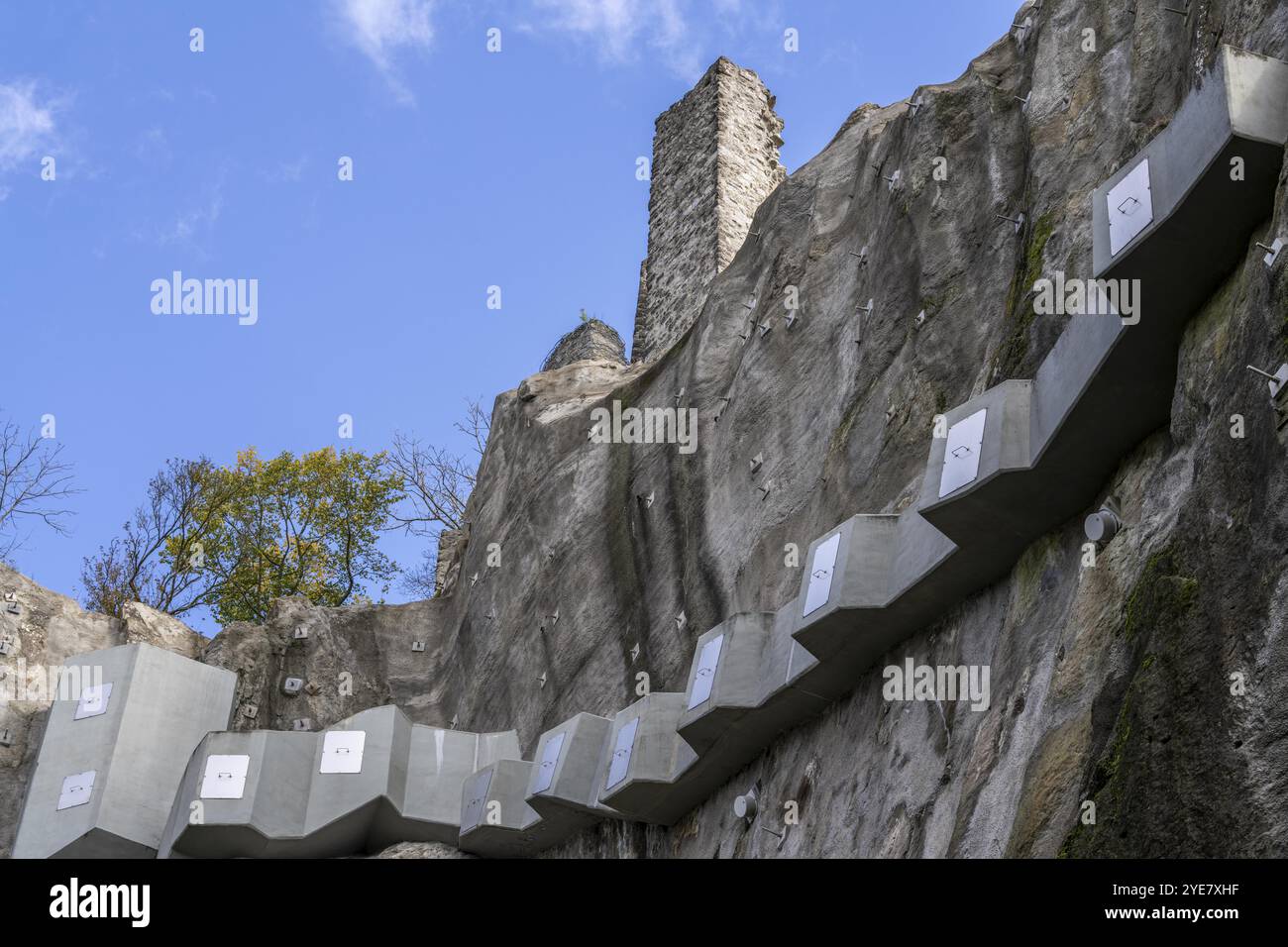 Safety system consisting of rock nails, rock anchors and free-play ...