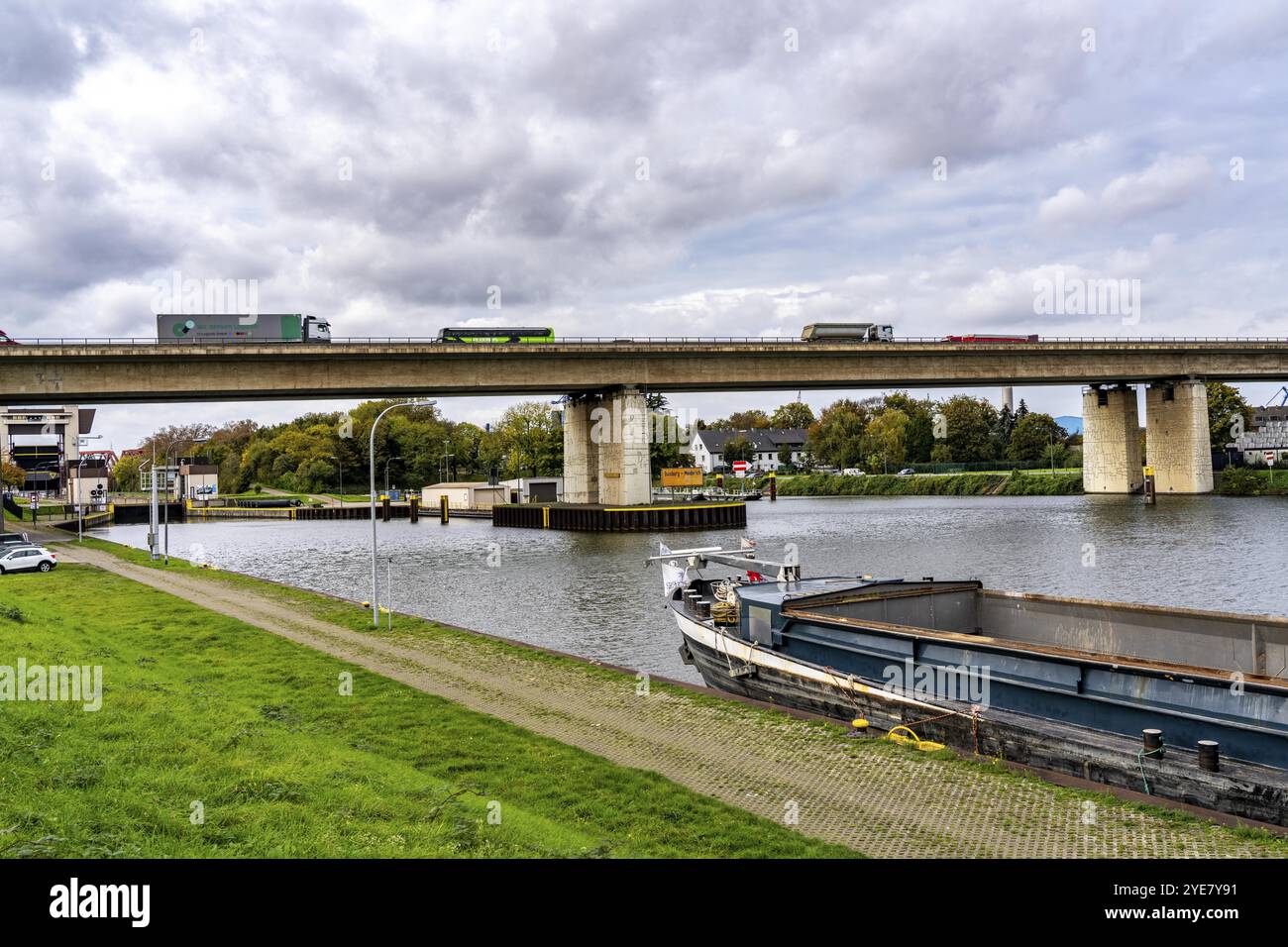 The Berlin Bridge, motorway A59, over the Duisburg port area, 1.8 km ...
