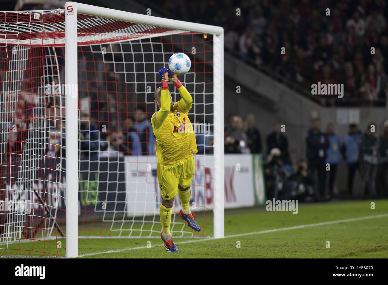 Marvin Schwaebe (1.FC Koeln, Goalkeeper, #1), DFB Pokal: 1.FC Koeln ...