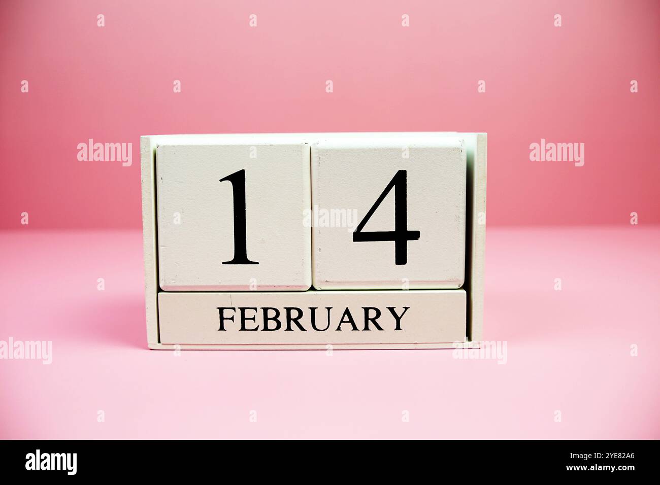 Calendary on the table hi-res stock photography and images - Alamy