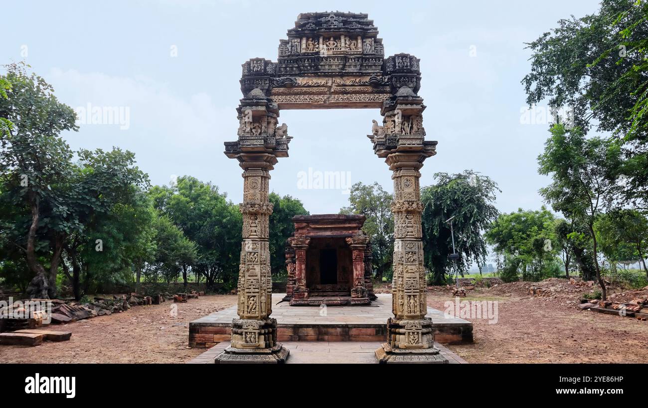 Ornate temple elements hi-res stock photography and images - Alamy