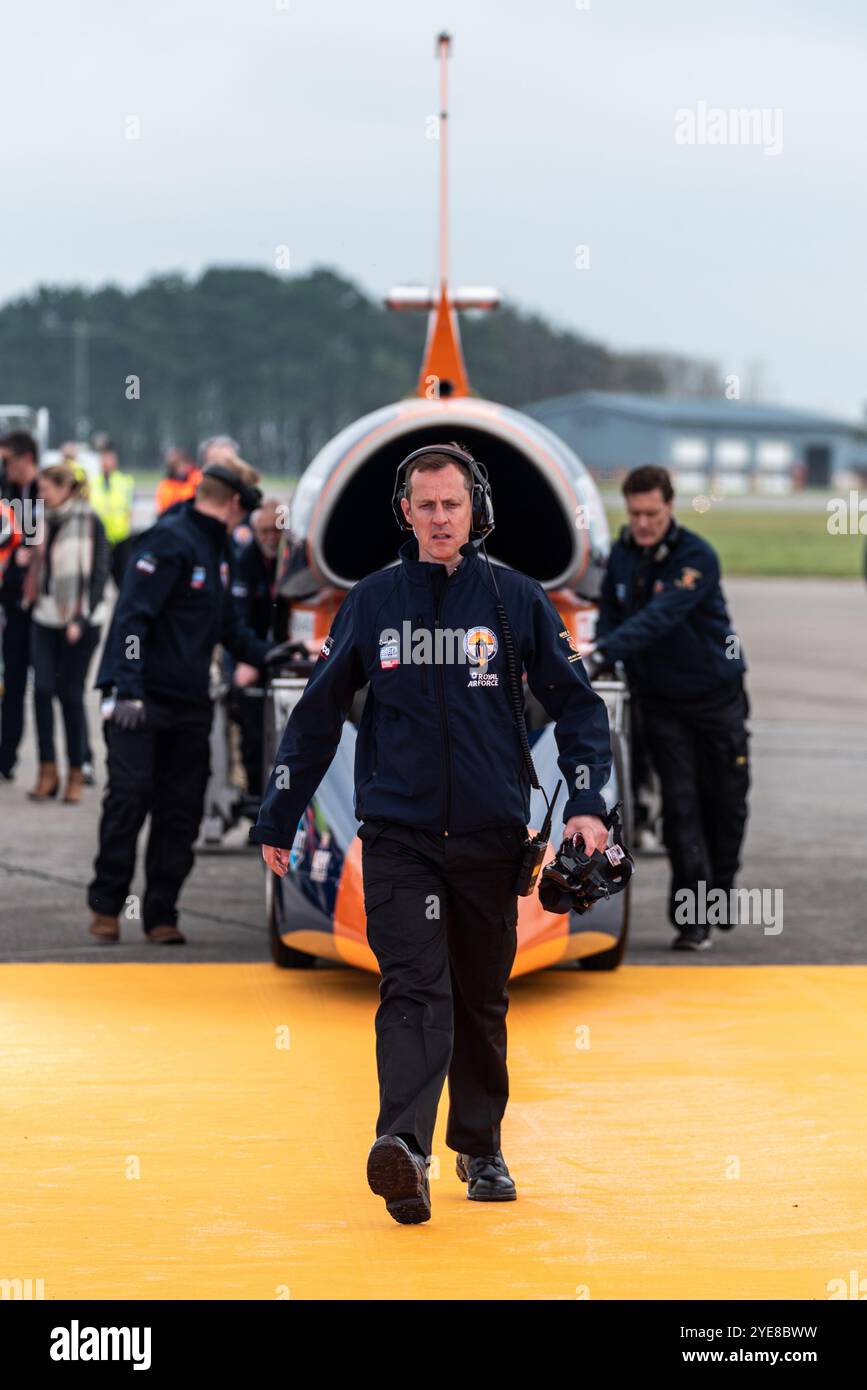 Engineering crew pushing the Bloodhound SSC supersonic car at the ...