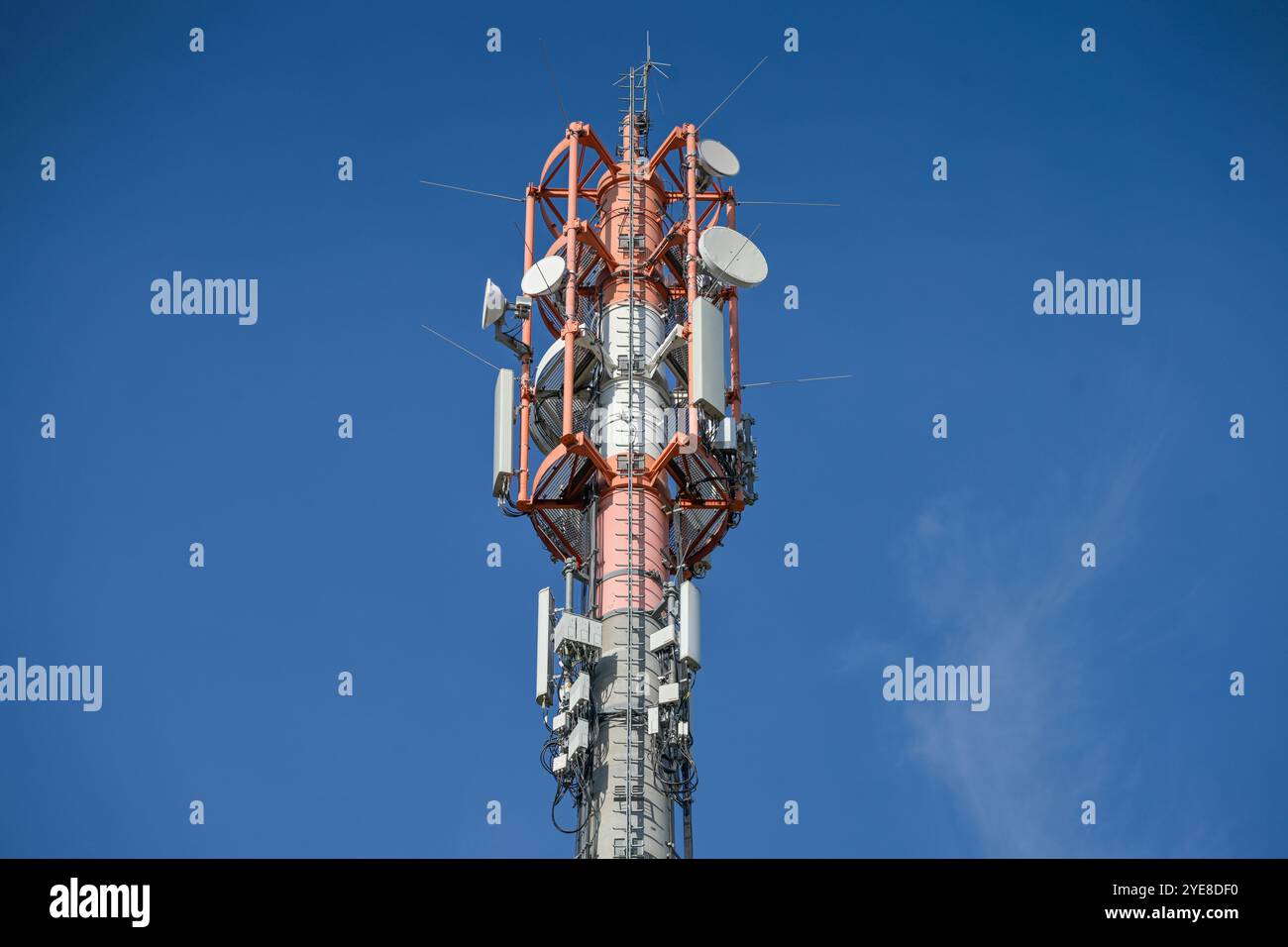 5g funkmast hi-res stock photography and images - Alamy