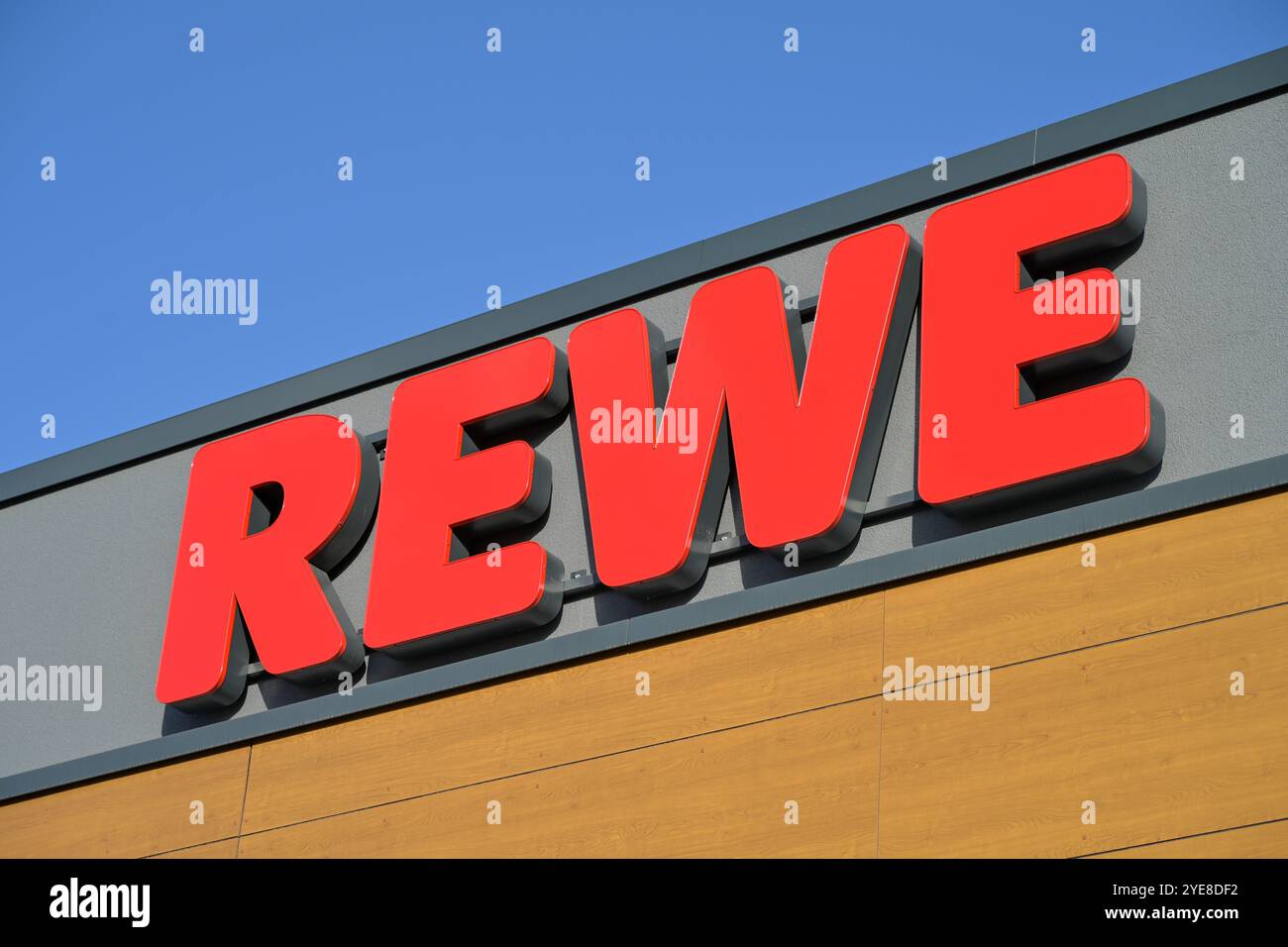 Logo, Rewe Supermarkt Stock Photo - Alamy