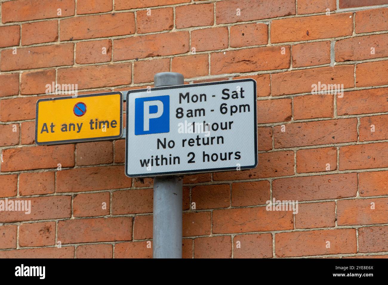 Car parking sign no waiting hi-res stock photography and images - Alamy