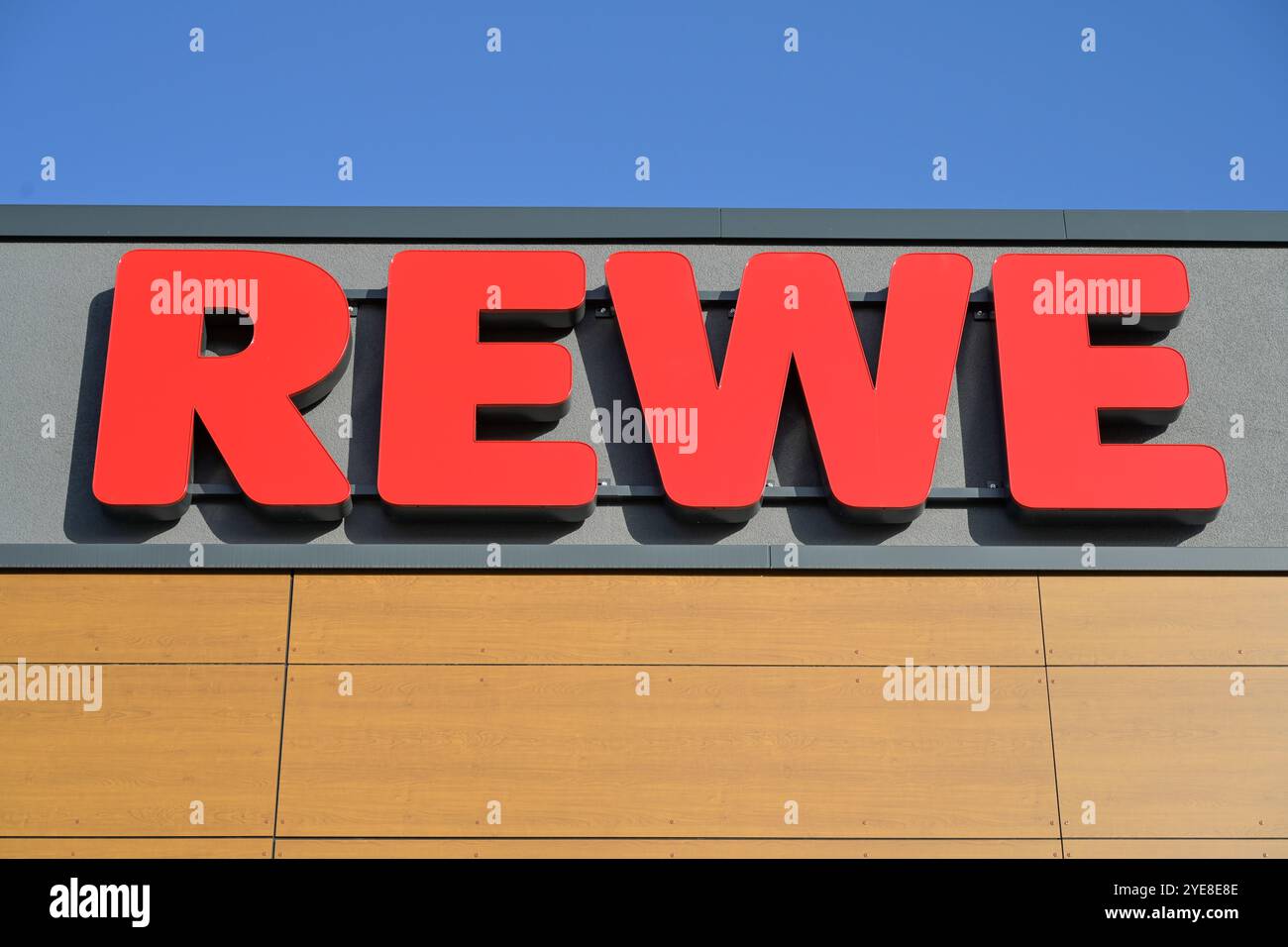 Logo rewe hi-res stock photography and images - Alamy