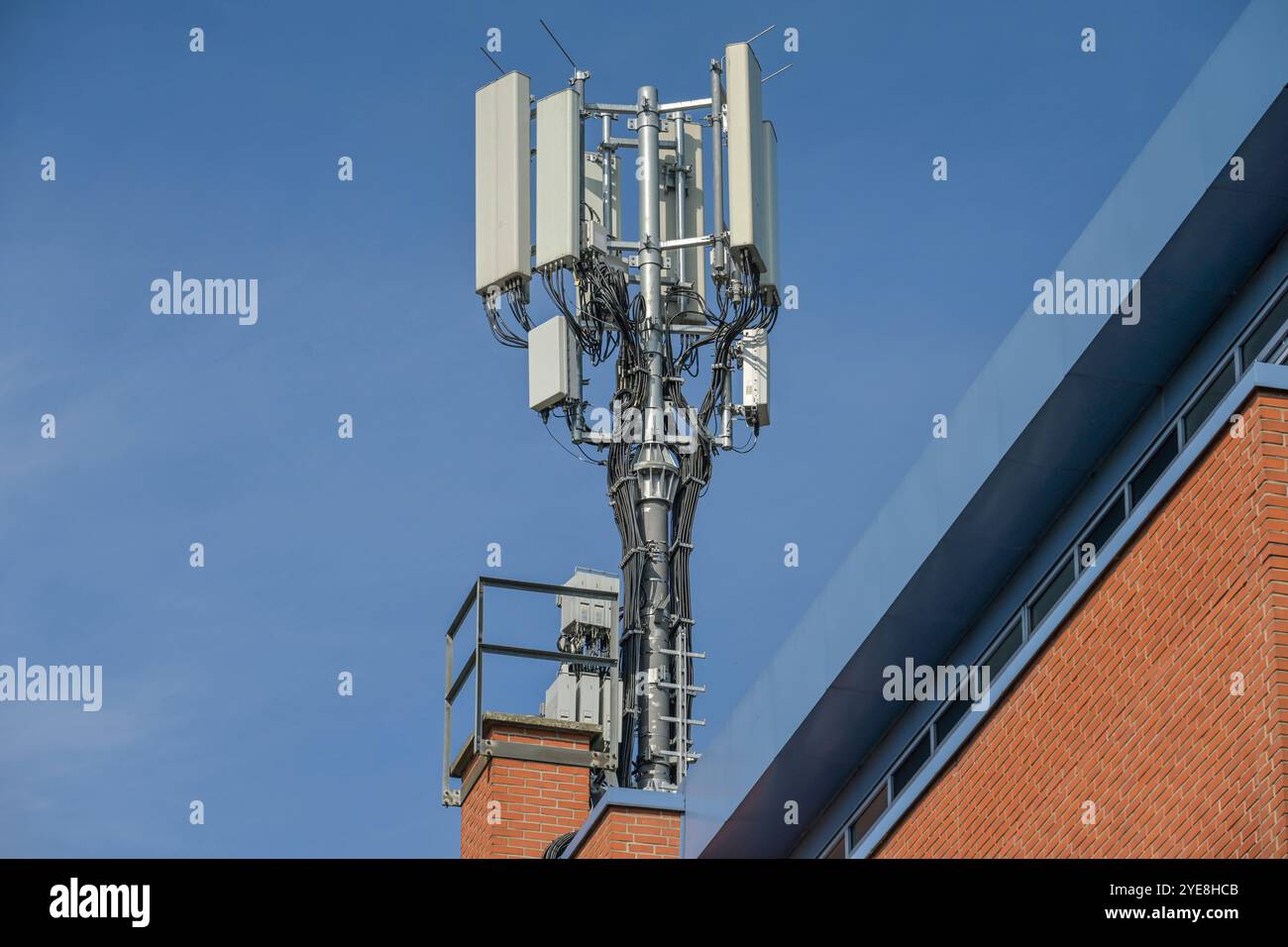 5g funkmast hi-res stock photography and images - Alamy