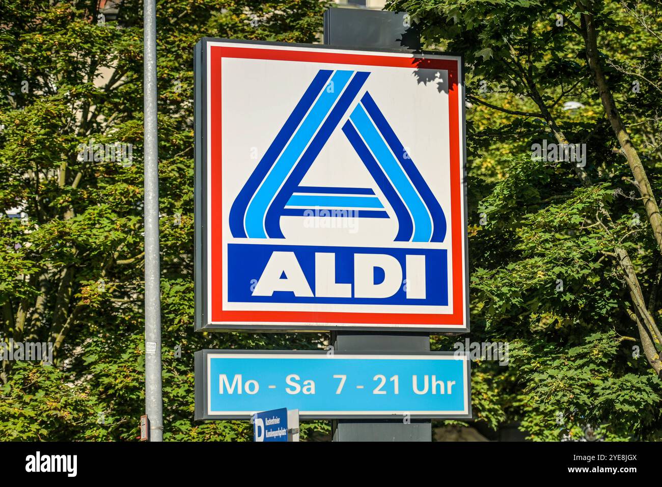 Aldi nord sign hi-res stock photography and images - Alamy