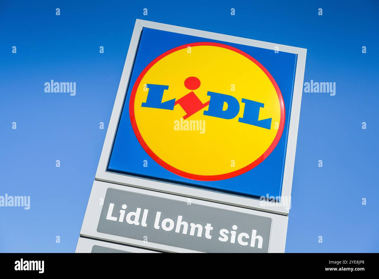 Lidl, Schild, Werbung, Logo *** Lidl, sign, advertising, logo Stock ...