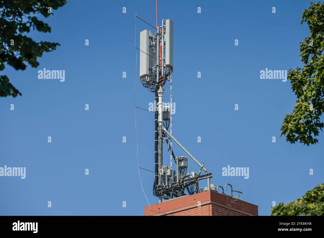 5g funkmast hi-res stock photography and images - Alamy