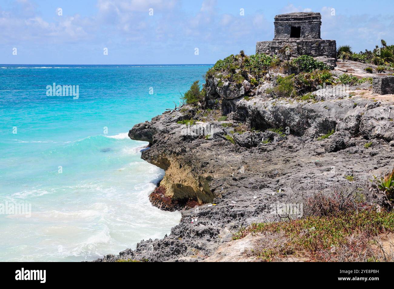 Mayan ruins on cliffs above the turquoise Caribbean Sea in Tulum ...